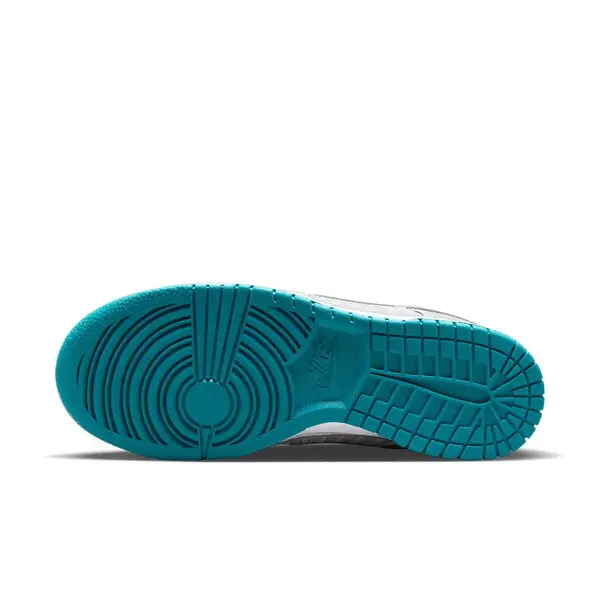 Nike Dunk Low Timeless Sneakers