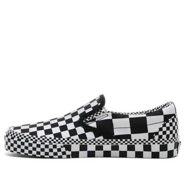 VANS Checkerboard Slip-on Sneakers - Black