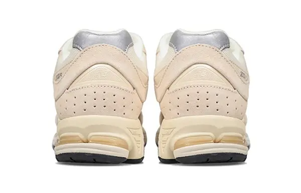 NEW BALANCE 2002r Sneakers - Cream