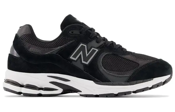 NEW BALANCE 2002r Sneakers - Black/white