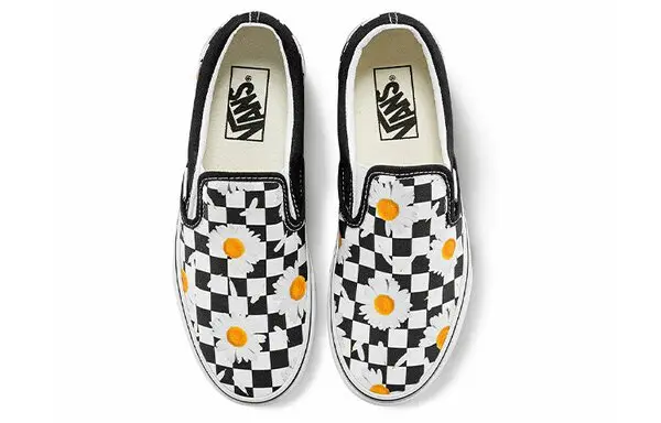 VANS Classic Slip-on 'love Me, Love Me Not' Sneakers - Black/white
