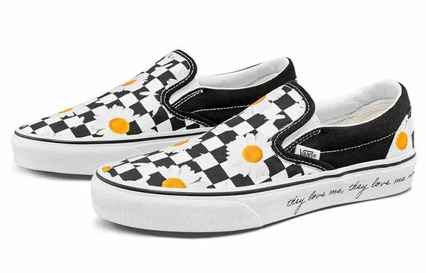 VANS Classic Slip-on 'love Me, Love Me Not' Sneakers - Black/white