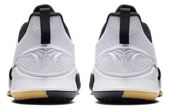 Nike Mamba Focus Basketball Sneakers - White/black