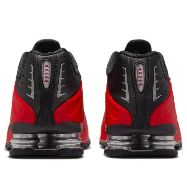 Nike Shox R4 "bred" Sneakers - Black/red