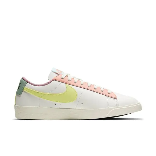 Nike Blazer Low Le Sneakers - Sail