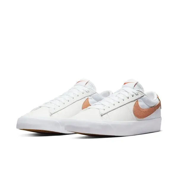 Nike Zoom Blazer Low Pro Gt Sb Sneakers - White