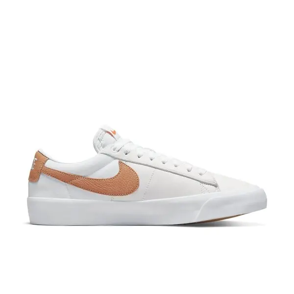 Nike Zoom Blazer Low Pro Gt Sb Sneakers - White