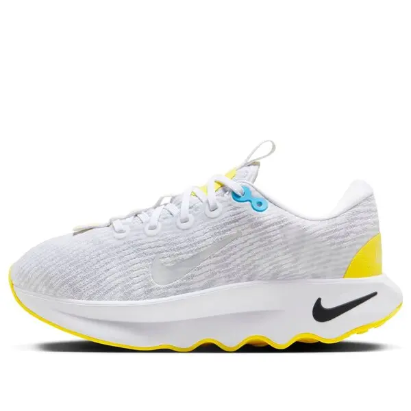 Nike Motiva Round Toe Lace-up Sneakers