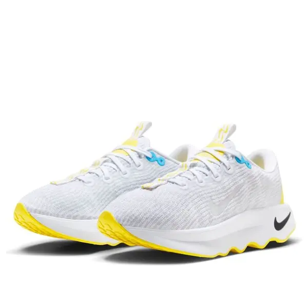 Nike Motiva Round Toe Lace-up Sneakers