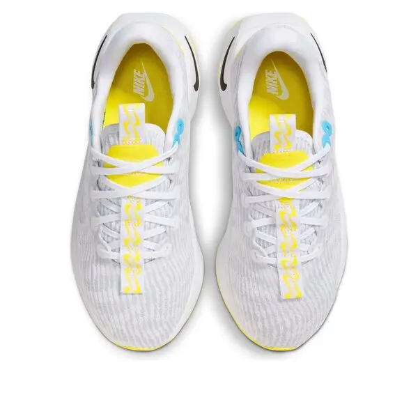 Nike Motiva Round Toe Lace-up Sneakers