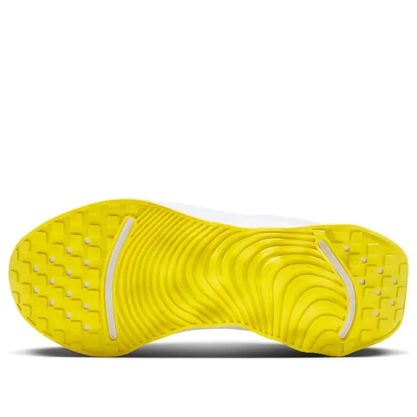 Nike Motiva Round Toe Lace-up Sneakers