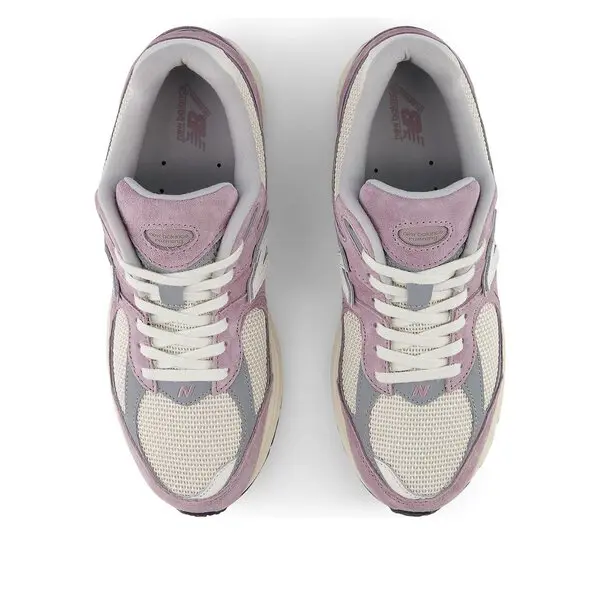 NEW BALANCE 2002r Sneakers - Ice Wine/white