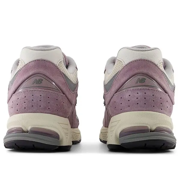 NEW BALANCE 2002r Sneakers - Ice Wine/white
