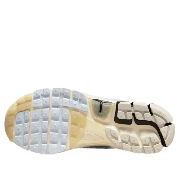 Nike Zoom Vomero 'supersonic' Sneakers - White/sail/light Bone