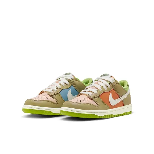 Nike Dunk Low Sneakers - Brown/green