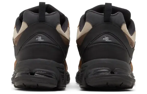 NEW BALANCE The Basement X 2002r Low Top Sneakers - Black/brown
