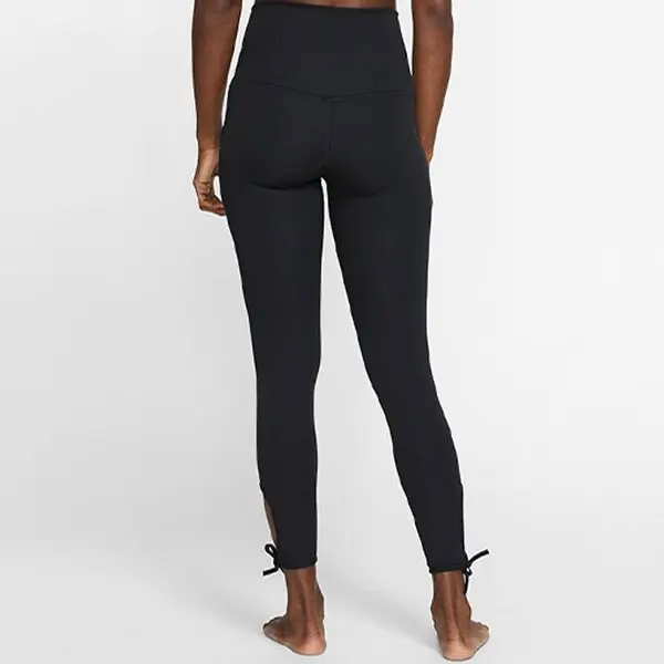 Nike Leggings With Stirrup Detail - Black