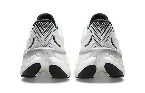 NEW BALANCE Fresh Foam Kaiha V1 Low Top Sneakers