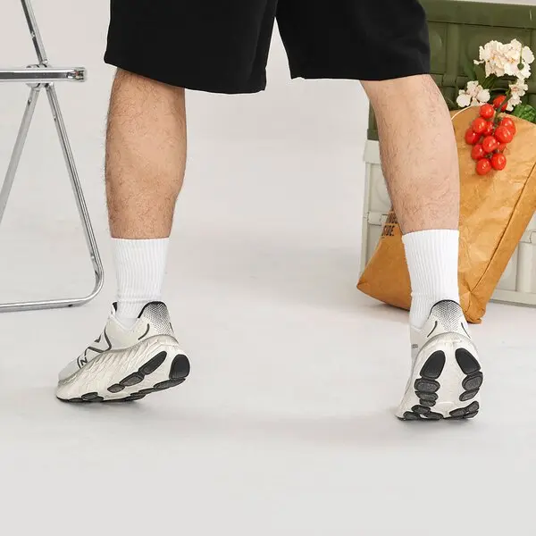 NEW BALANCE Fresh Foam Kaiha V1 Low Top Sneakers