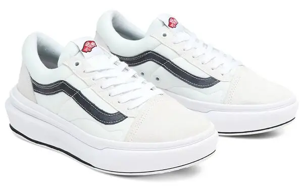 VANS Old Skool Overt Comfycush Sneakers - White/black