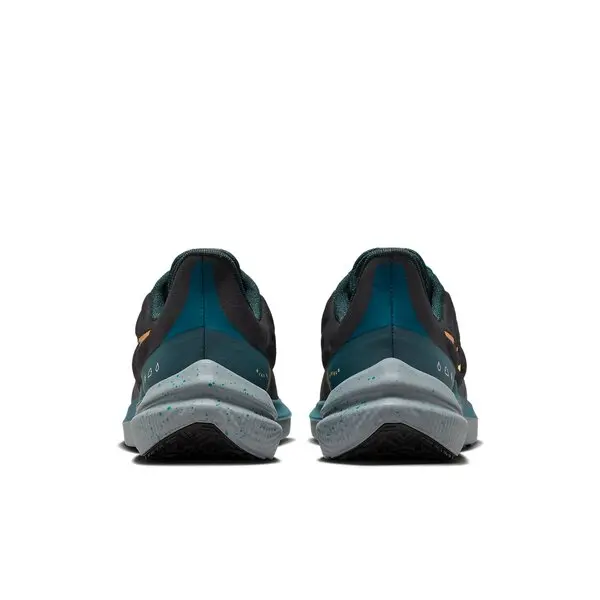 Nike Zoom Winflo Shield Sneakers