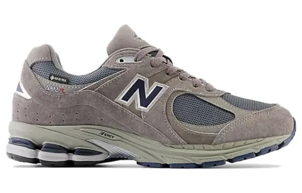 NEW BALANCE 2002r Gore-tex Low Top Sneakers - Brown