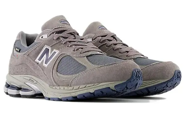 NEW BALANCE 2002r Gore-tex Low Top Sneakers - Brown