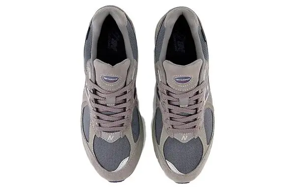 NEW BALANCE 2002r Gore-tex Low Top Sneakers - Brown