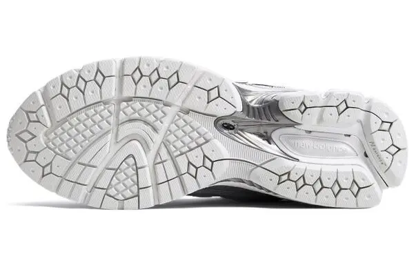 NEW BALANCE 1906r "silver" Sneakers - Silver/white