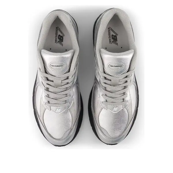 NEW BALANCE 2002r Sneakers - Metallic Silver/black
