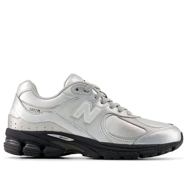 NEW BALANCE 2002r Sneakers - Metallic Silver/black
