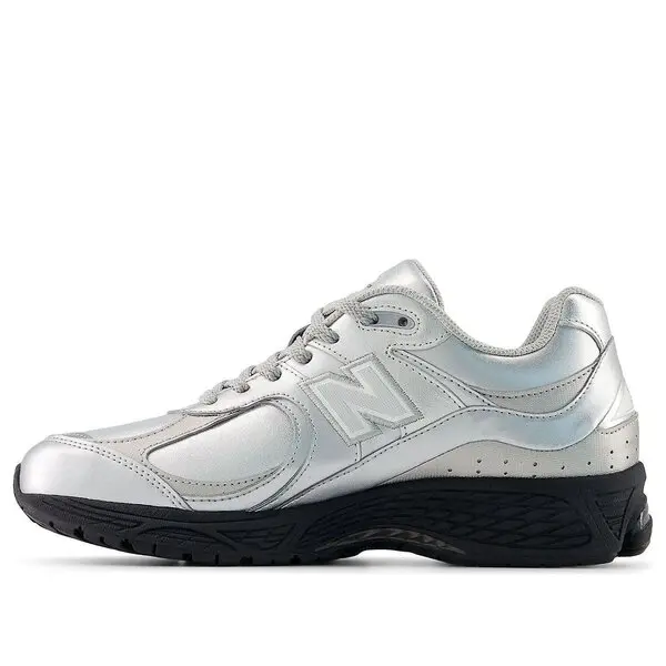 NEW BALANCE 2002r Sneakers - Metallic Silver/black