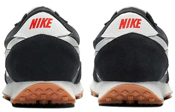 Nike Daybreak Vintage Low Top Sneakers - Black/summit White-off Noir