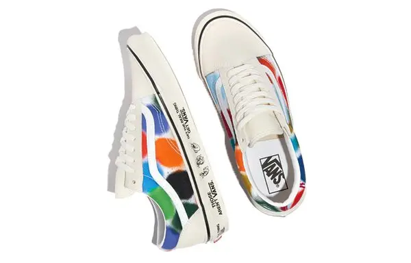 VANS Old Skool Low Top Sneakers