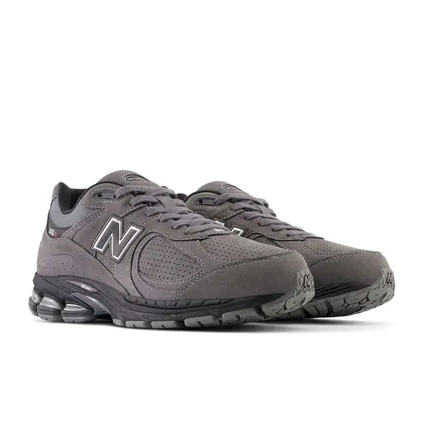 NEW BALANCE 2002r Sneakers - Castlerock/black