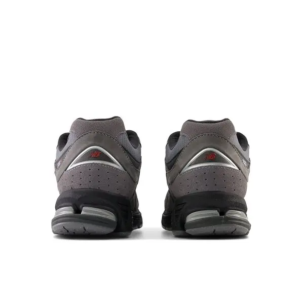 NEW BALANCE 2002r Sneakers - Castlerock/black