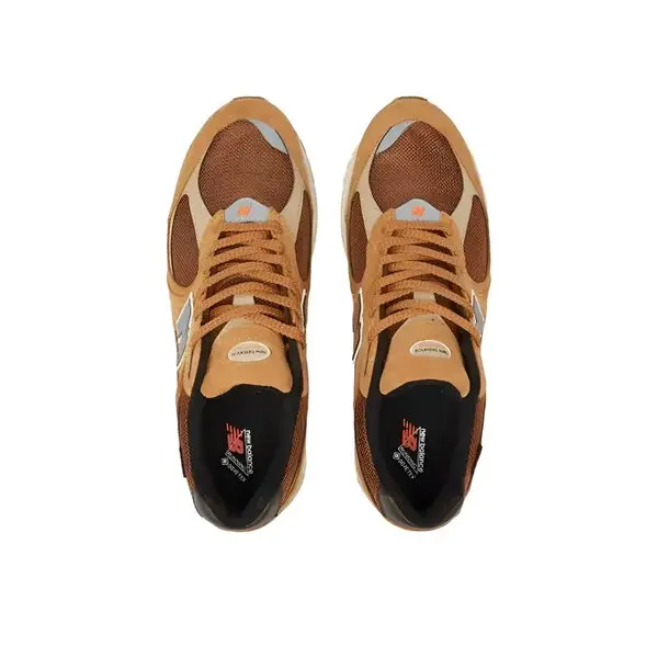NEW BALANCE 2002r Gore-tex Sneakers