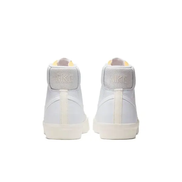 Nike Blazer Mid '77 Vintage Sneakers - White