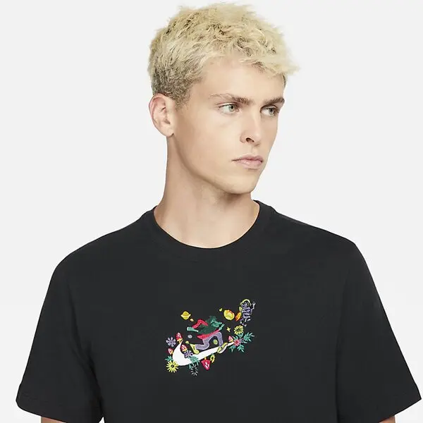 Nike Graphic Logo Twist T-shirt