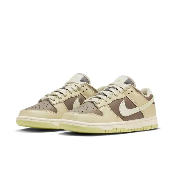 Nike Dunk Low Sneakers - Cream/brown