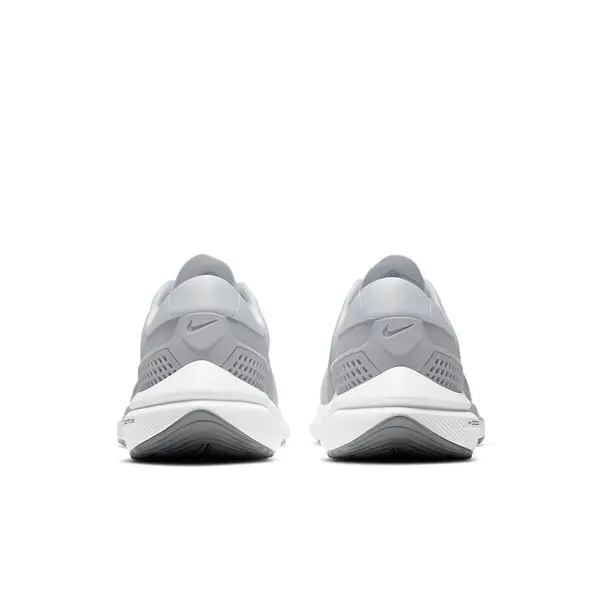Nike Zoom Vomero 15 Sneakers