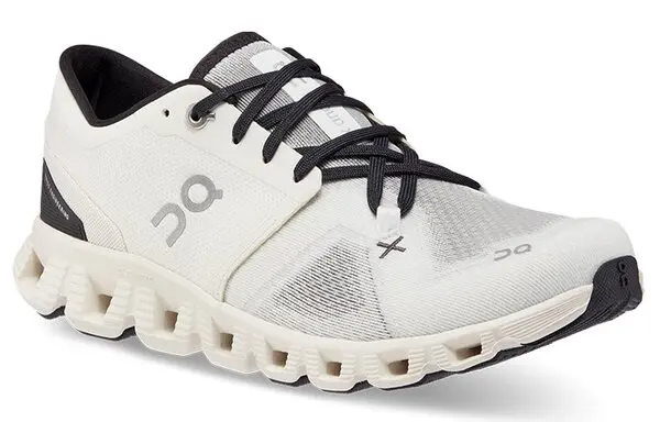 On Cloud X 3 Sneakers - White/black