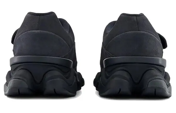 NEW BALANCE 8040 Sneakers - Black/navy