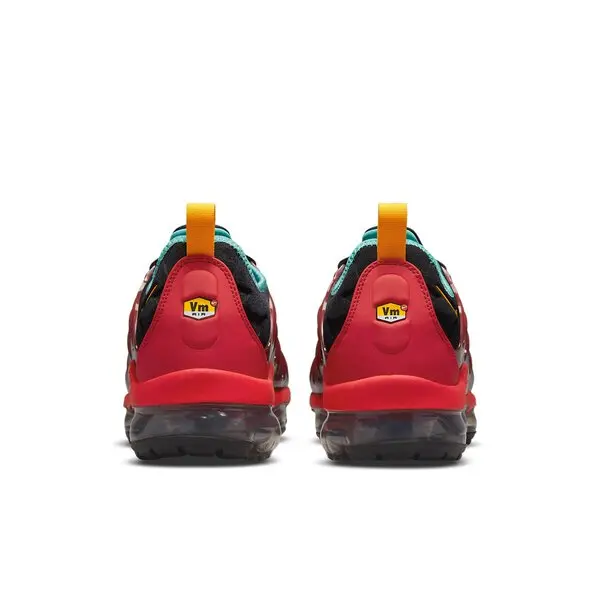 Nike Vapormax Plus Low Top Sneakers - Black/red