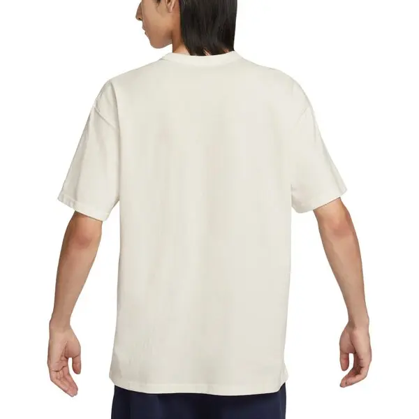 Nike Premium Essentials Graphic T-shirt Asia Sizing