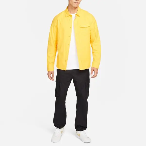 Nike Lightweight Cargo Pants With Multiple Pockets