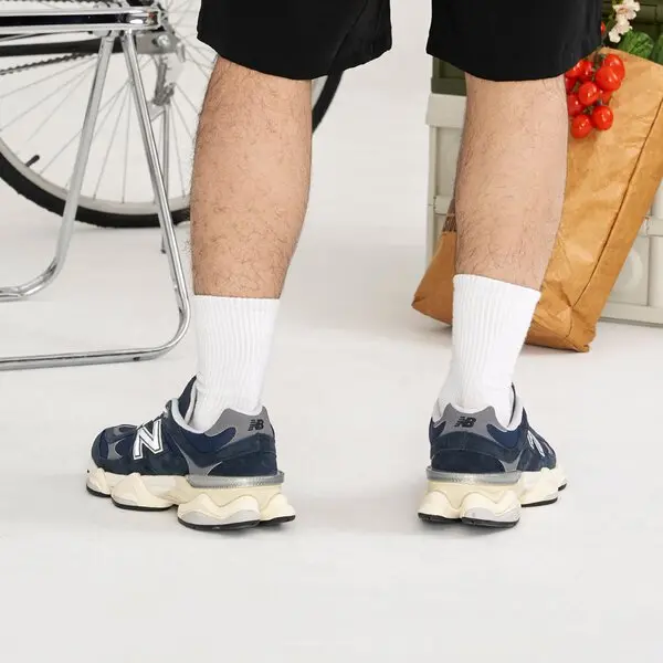 NEW BALANCE 9060 Low Top Sneakers - Blue