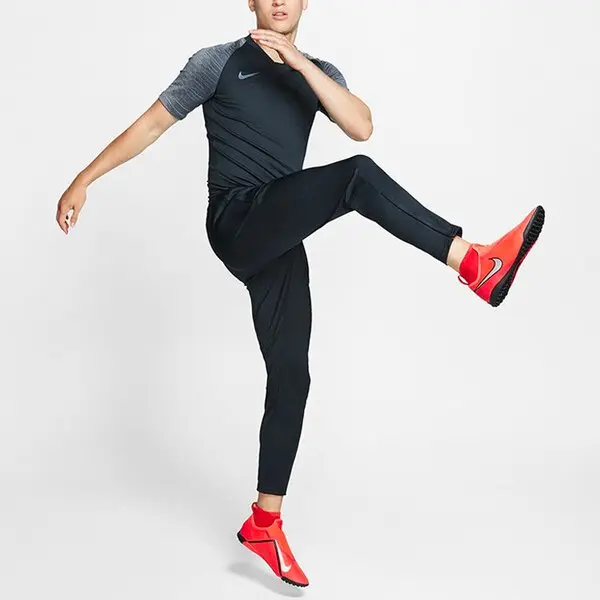 Nike Breathe Strike Training Top