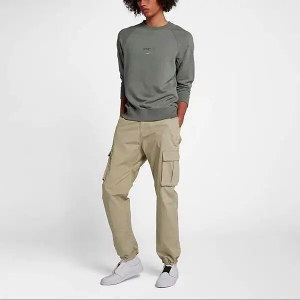 Nike Cargo Pants With Multiple Pockets