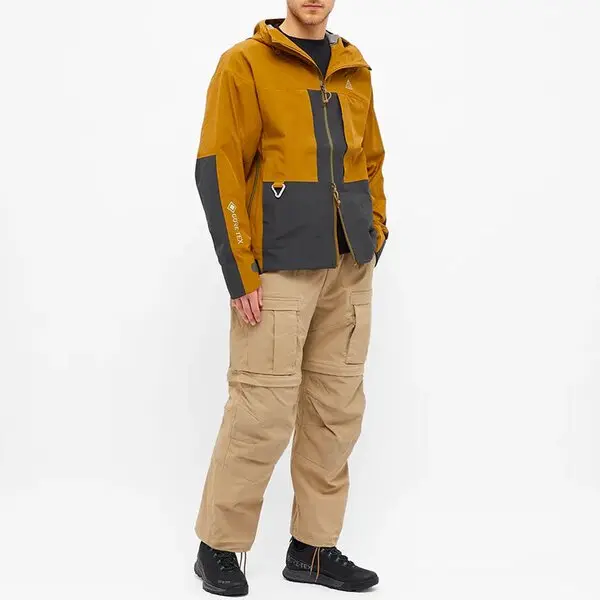 Nike Waterproof Cargo Pants With Multiple Pockets